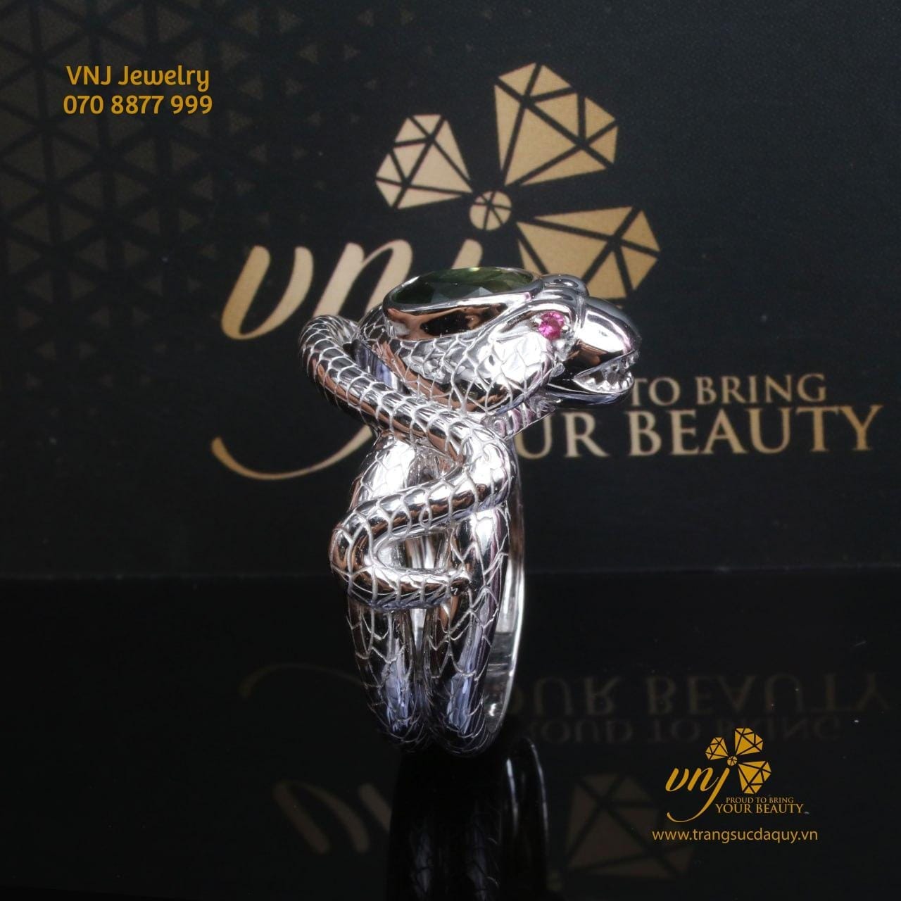 Nhẫn Rắn Hổ Mang Vàng Trắng 18K NM127 | VNJ Trang Sức Việt